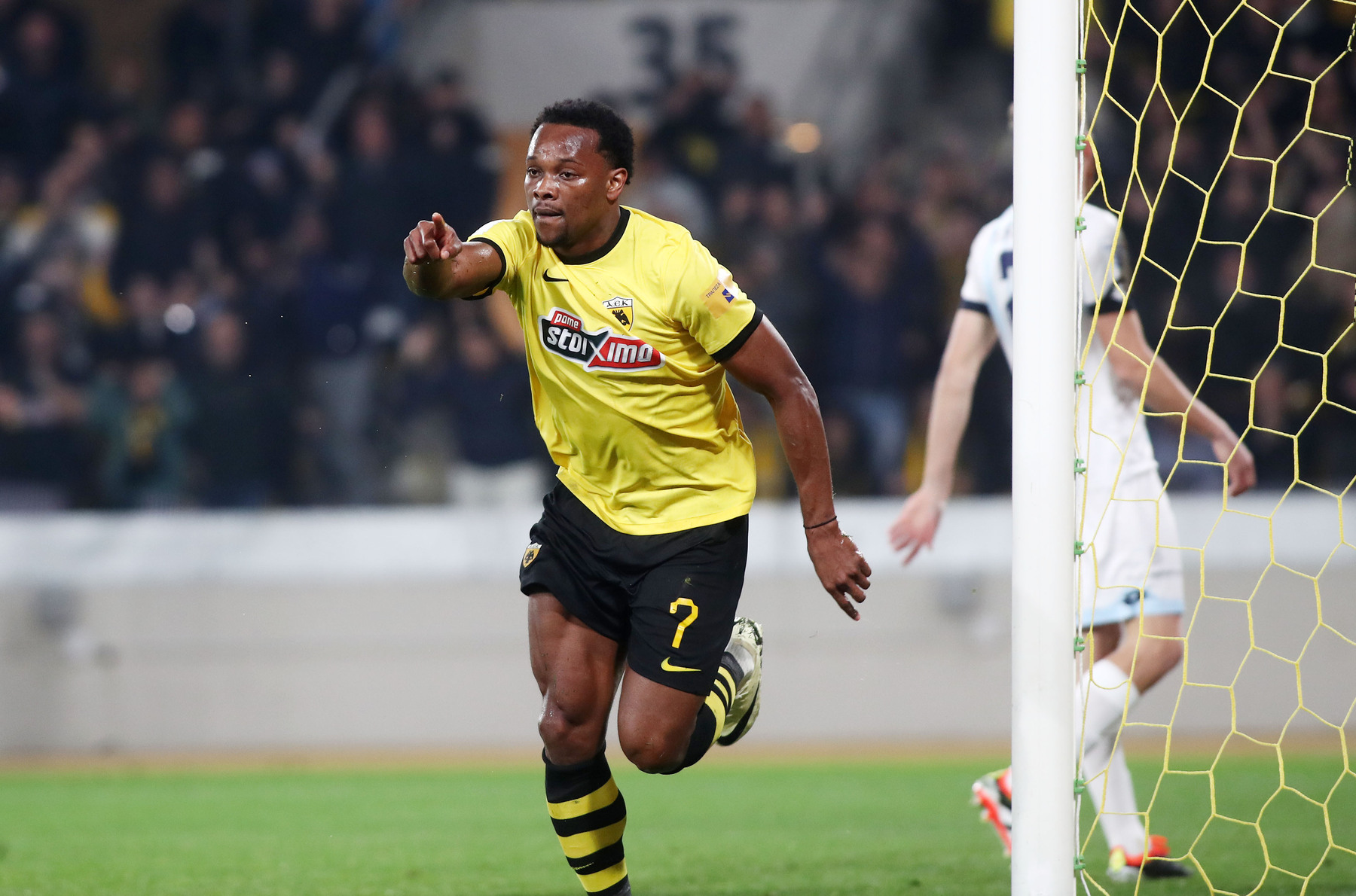 AEK: Αποχώρησε τραυματίας ο Λιβάι με το Τρινιντάντ και Τομπάγκο