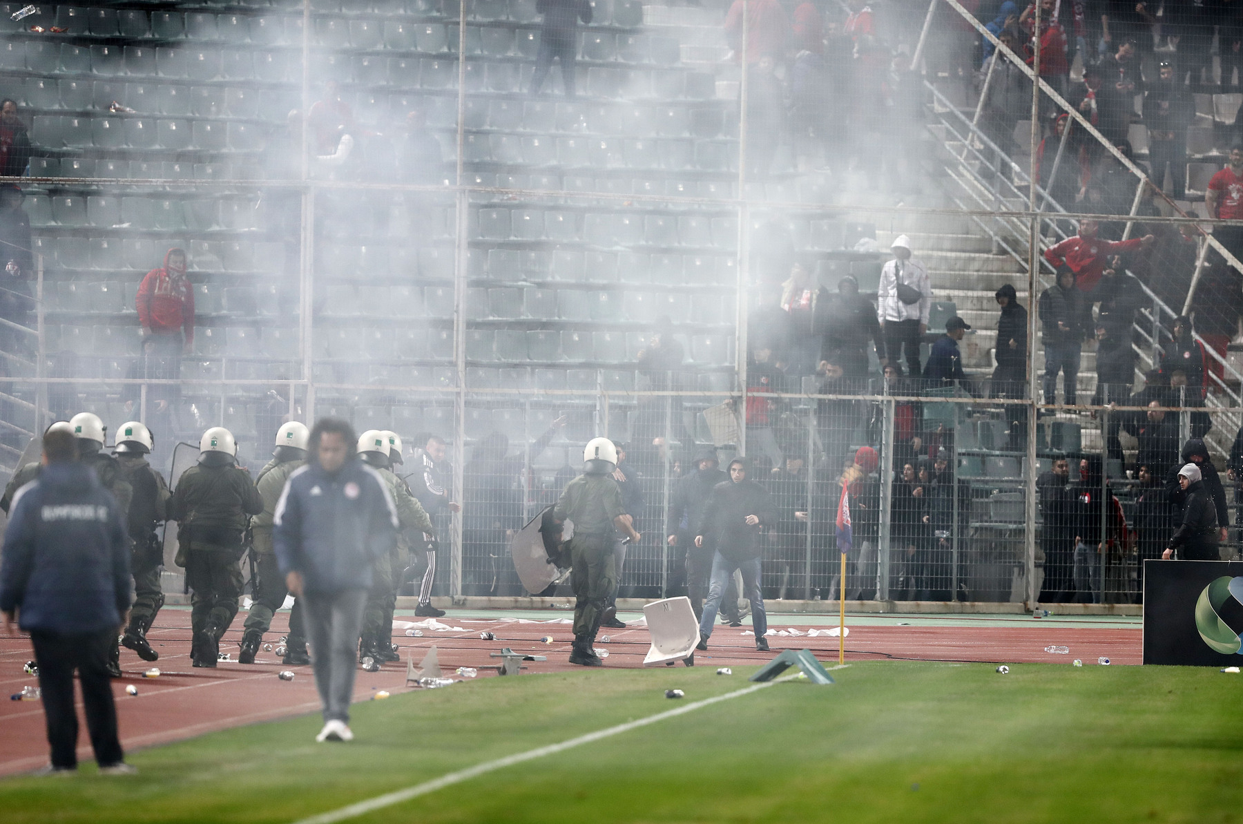Ο Ολυμπιακός τιμωρήθηκε με πρόστιμο αλλά όχι με κεκλεισμένων των θυρών ...