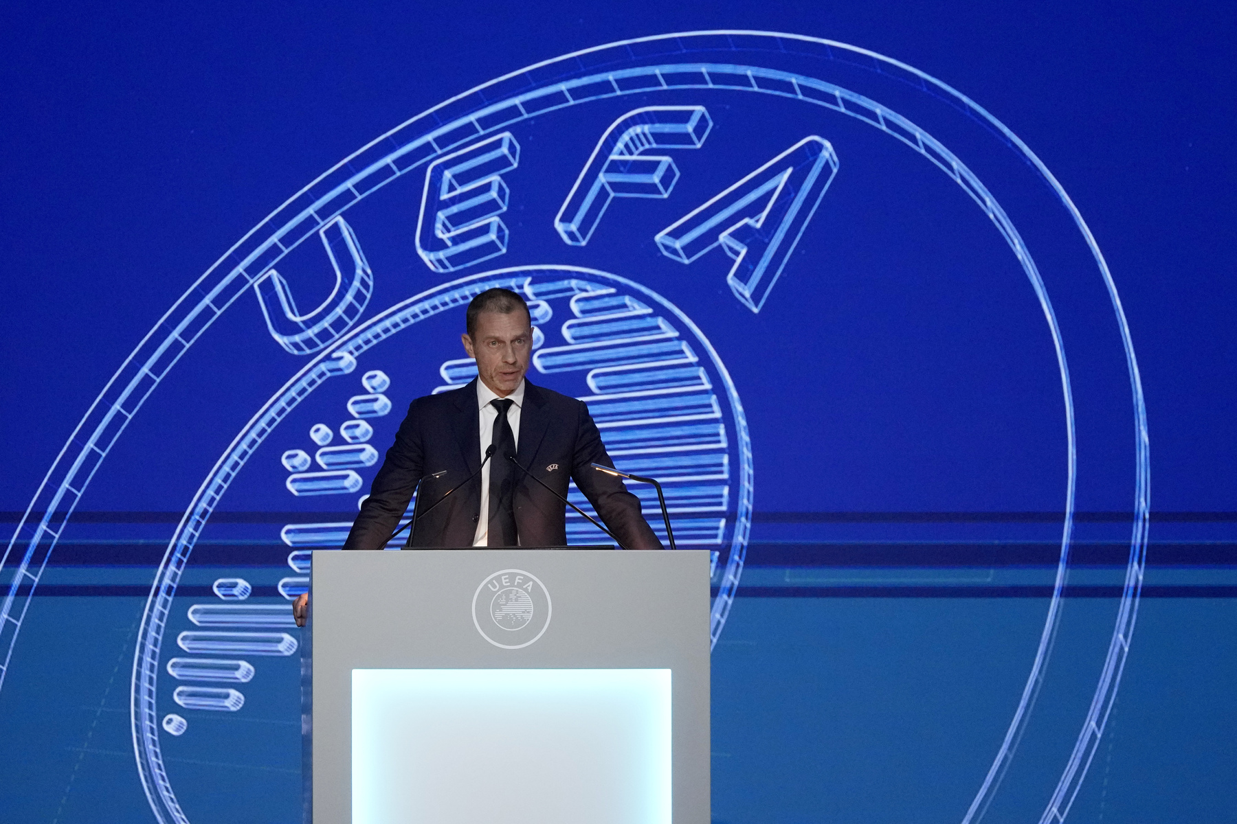 Ο Τσέφεριν αποχωρεί από την προεδρία της UEFA το 2027 - «Δεν θα ...