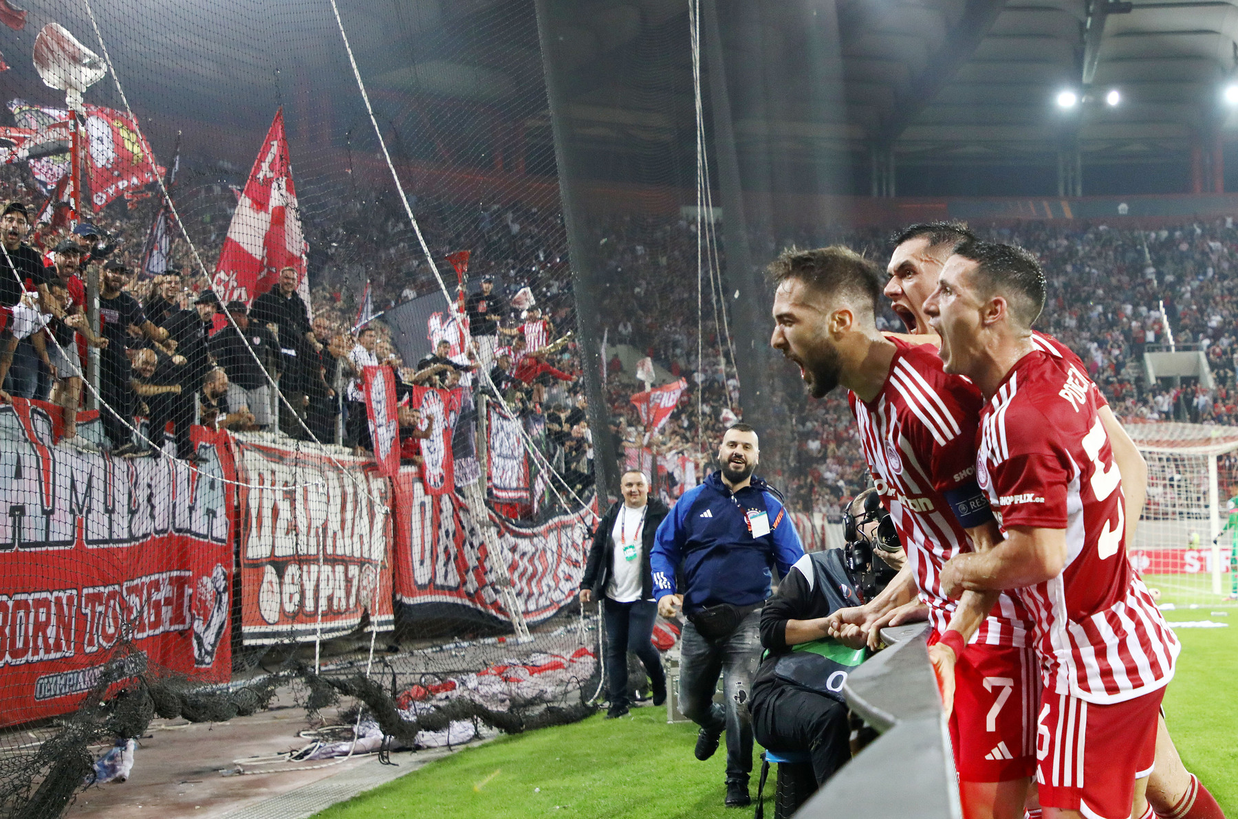 Ολυμπιακός - Γουέστ Χαμ 2-1: Μάγκες «ερυθρόλευκοι» και «ζωντανοί» για ...