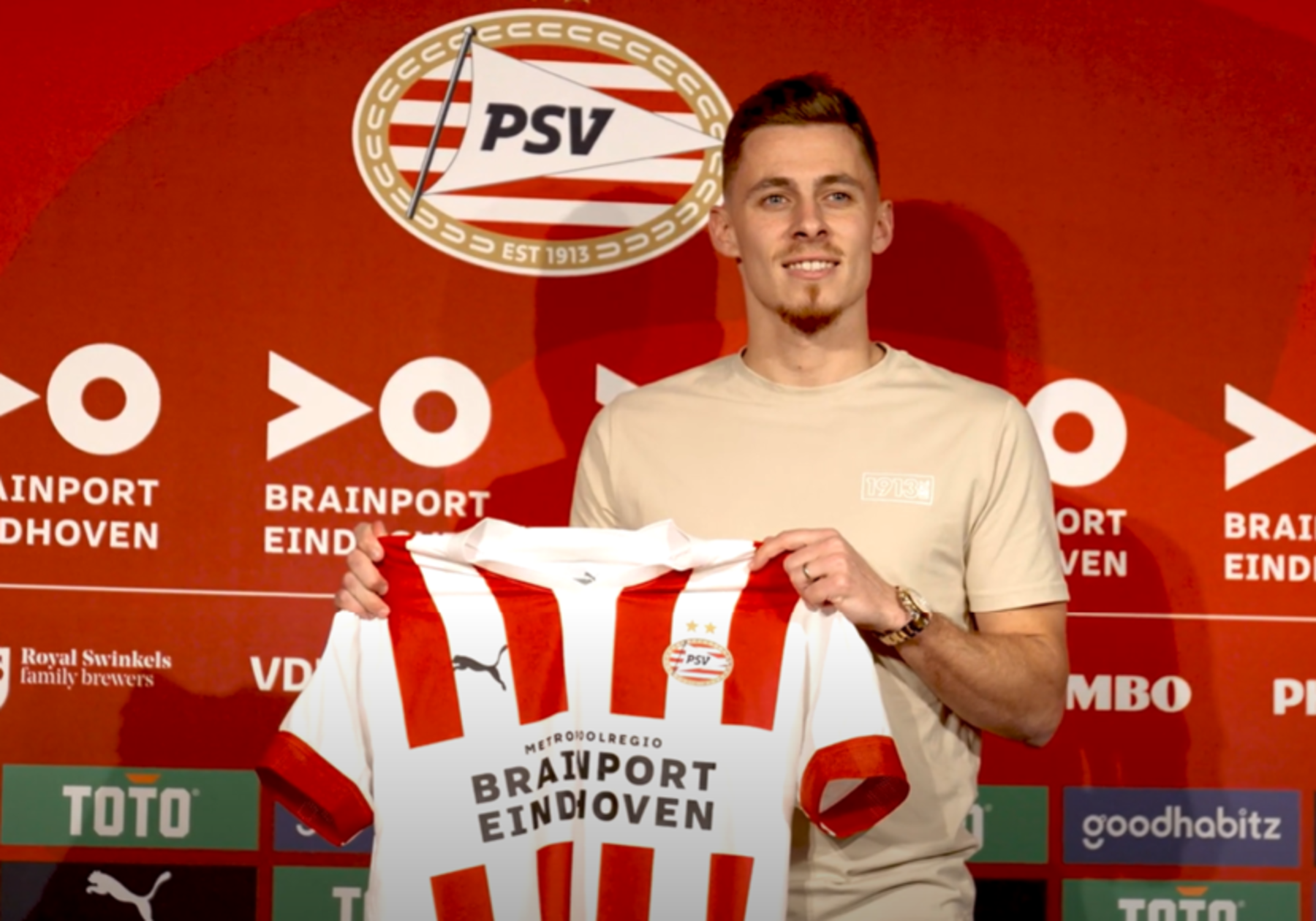 Στην Αϊντχόφεν ο Αζάρ