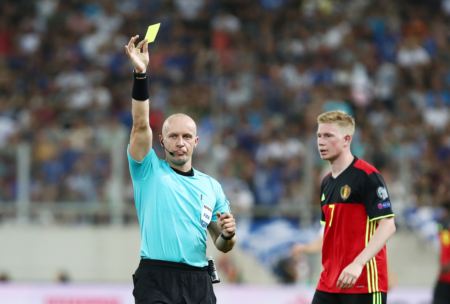 Τσάμπιονς Λιγκ: Η UEFA εξετάζει την αποπομπή του διαιτητή Μαρτσίνιακ ...